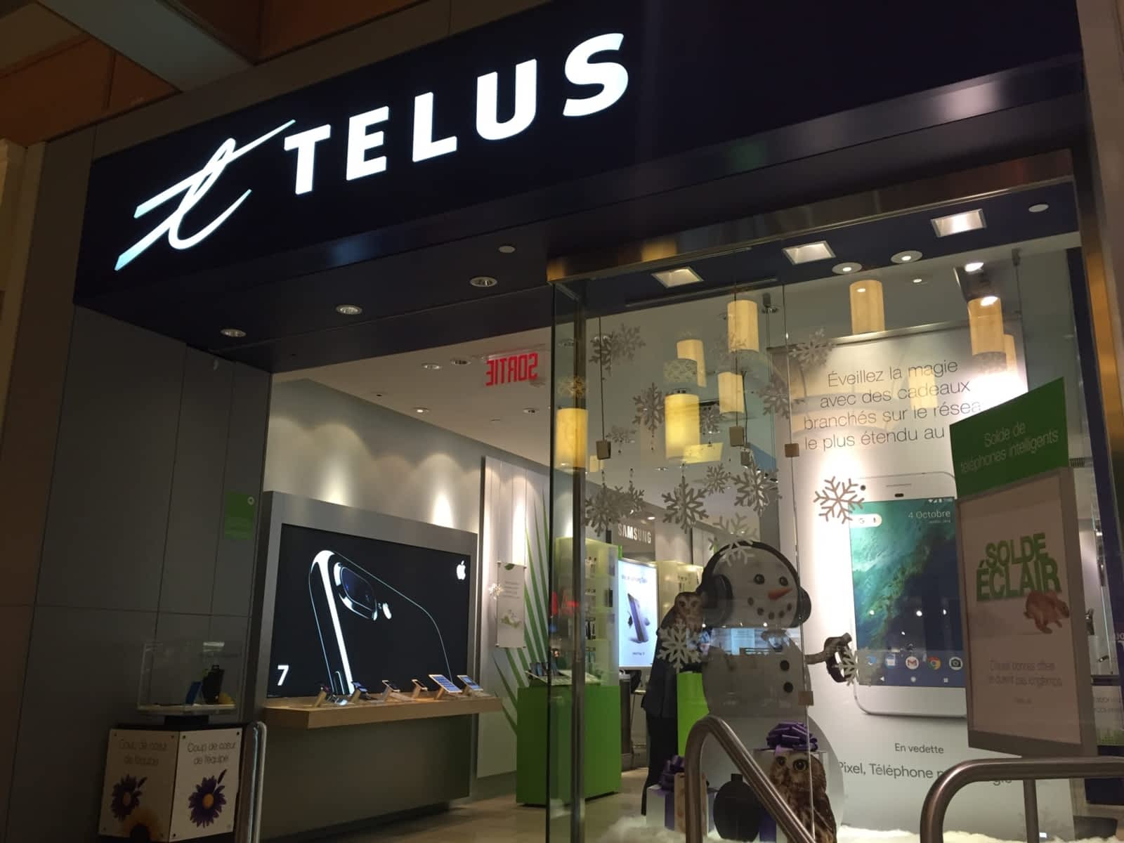 Telus - Opening Hours - J025-6801 aut Transcanadienne, Pointe-Claire, QC