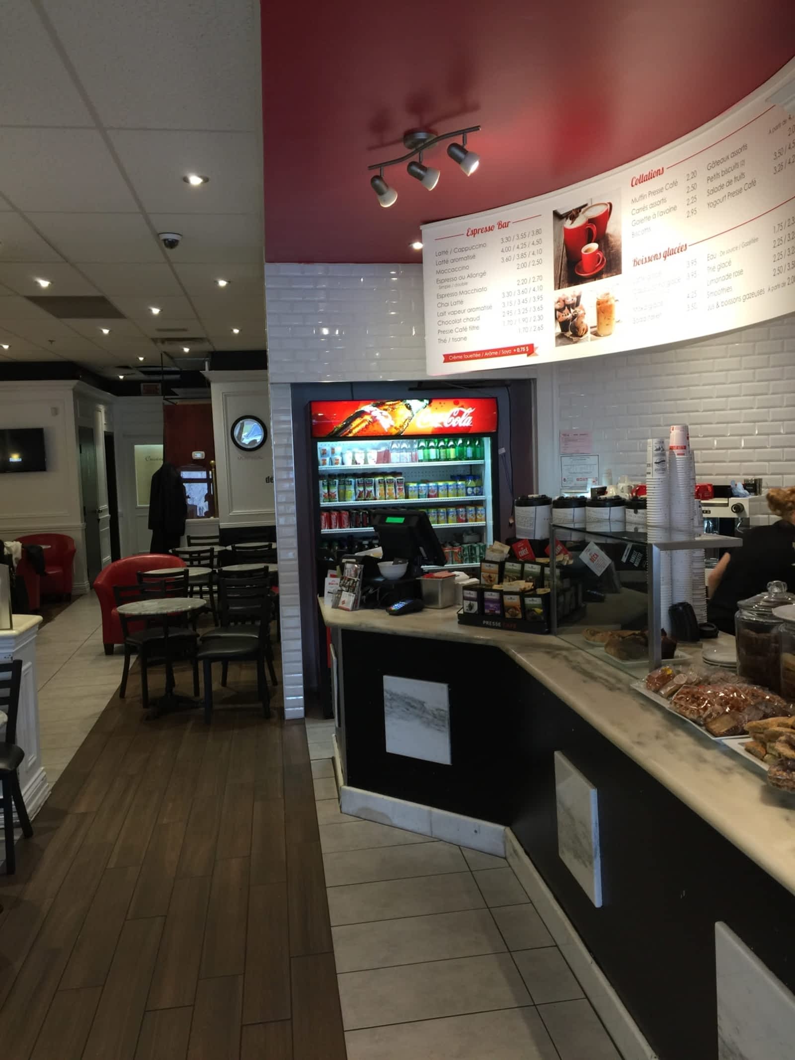 Presse Café - Horaire d'ouverture - 38, Place du Commerce, Montréal, QC