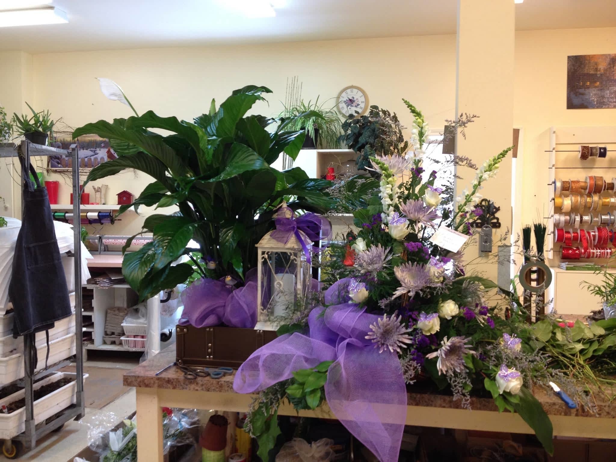 Fleuriste Leonard Flower Shop - Tracadie-Sheila, NB - 3470 Main Street ...