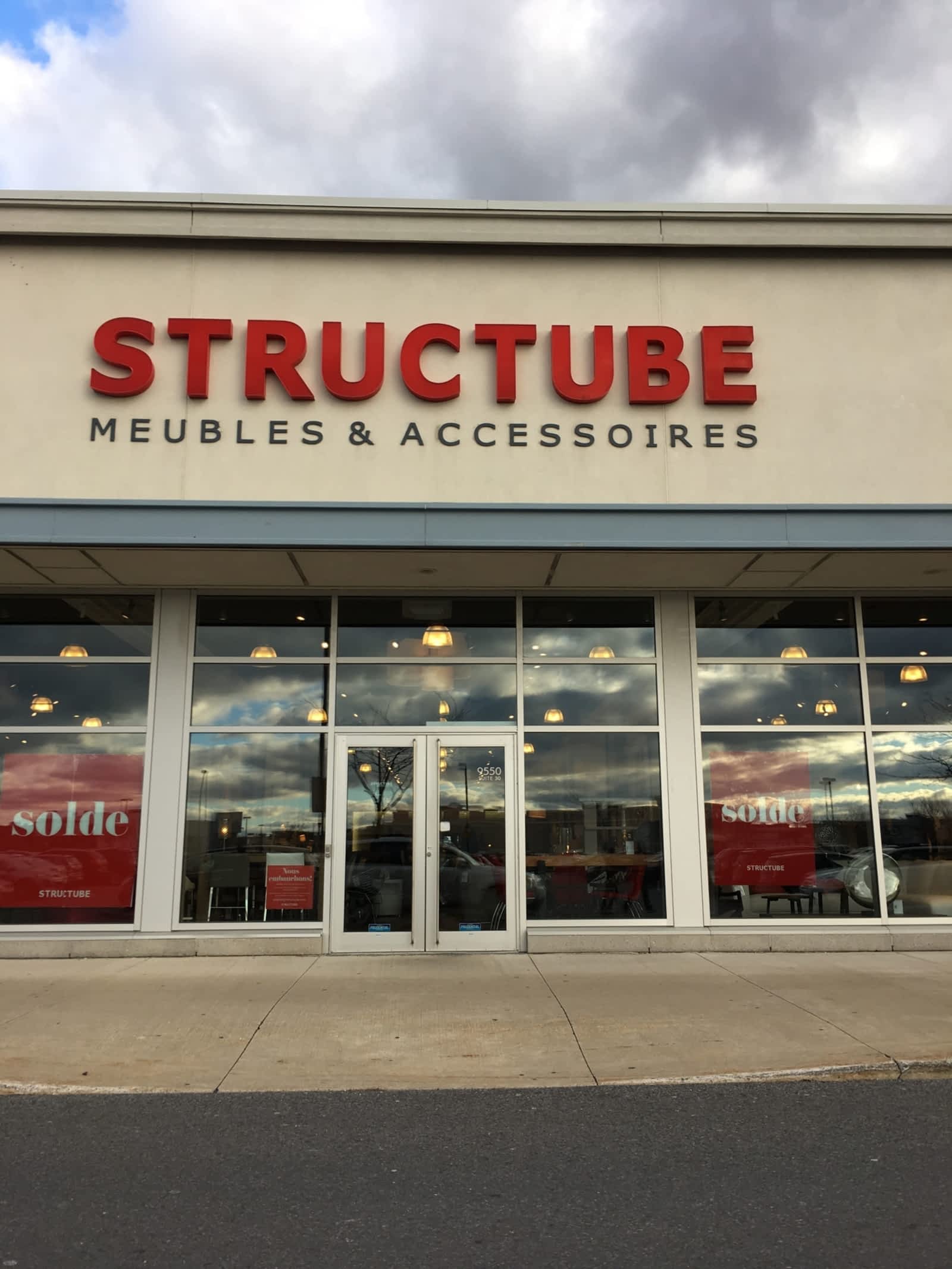 Structube - 30-9550, boul Leduc, Brossard, QC