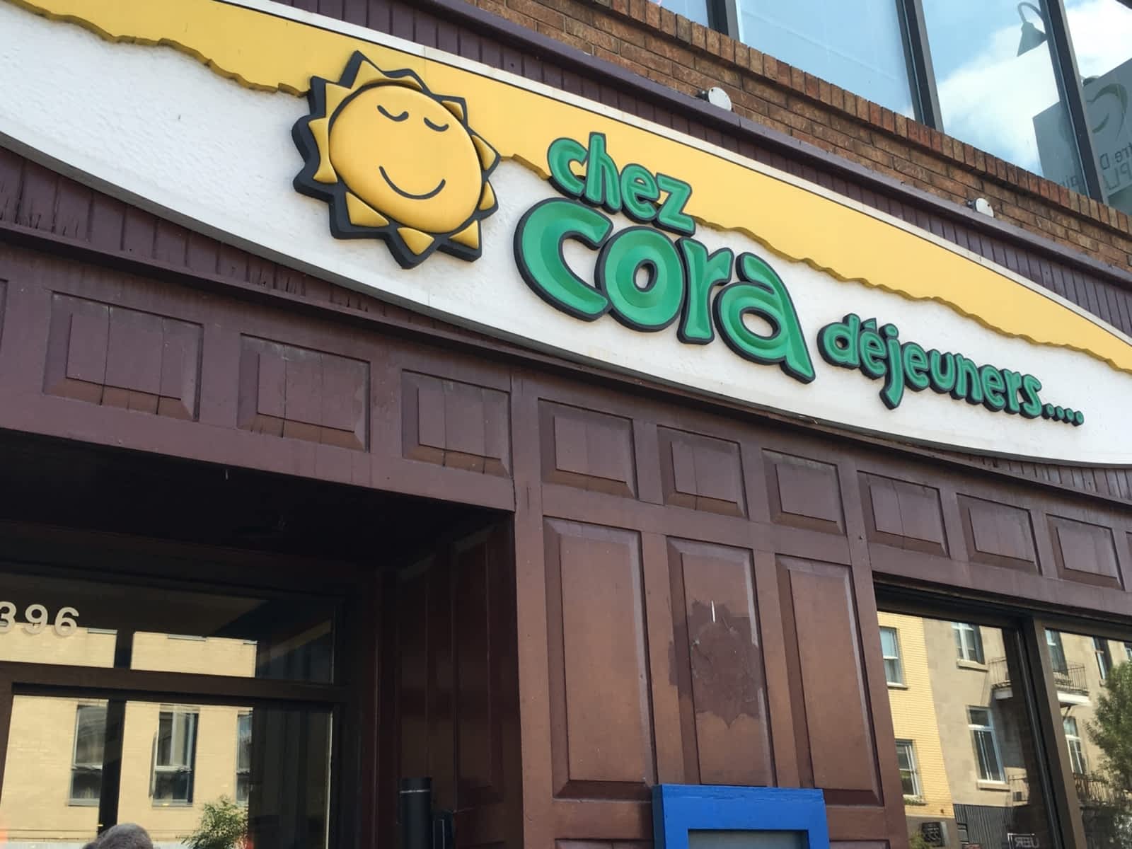 Cora Breakfast & Lunch - 1396, av du Mont-Royal E, Montréal, QC