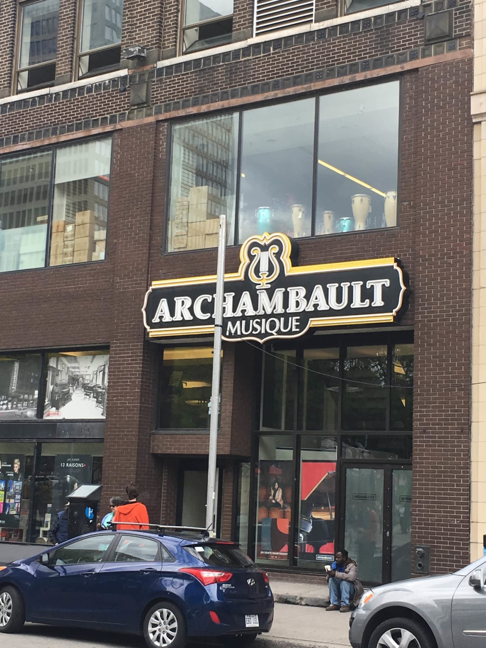 Archambault - 500 rue Ste Catherine E, Montréal, QC