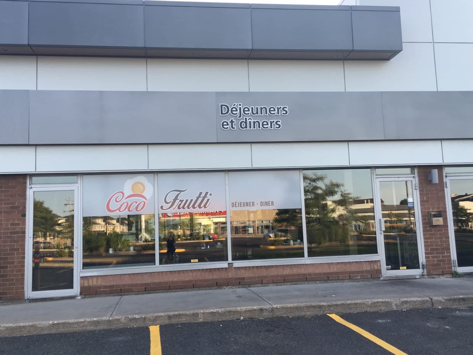 Chez Cora - 6250, boul Cousineau, Saint-Hubert, QC