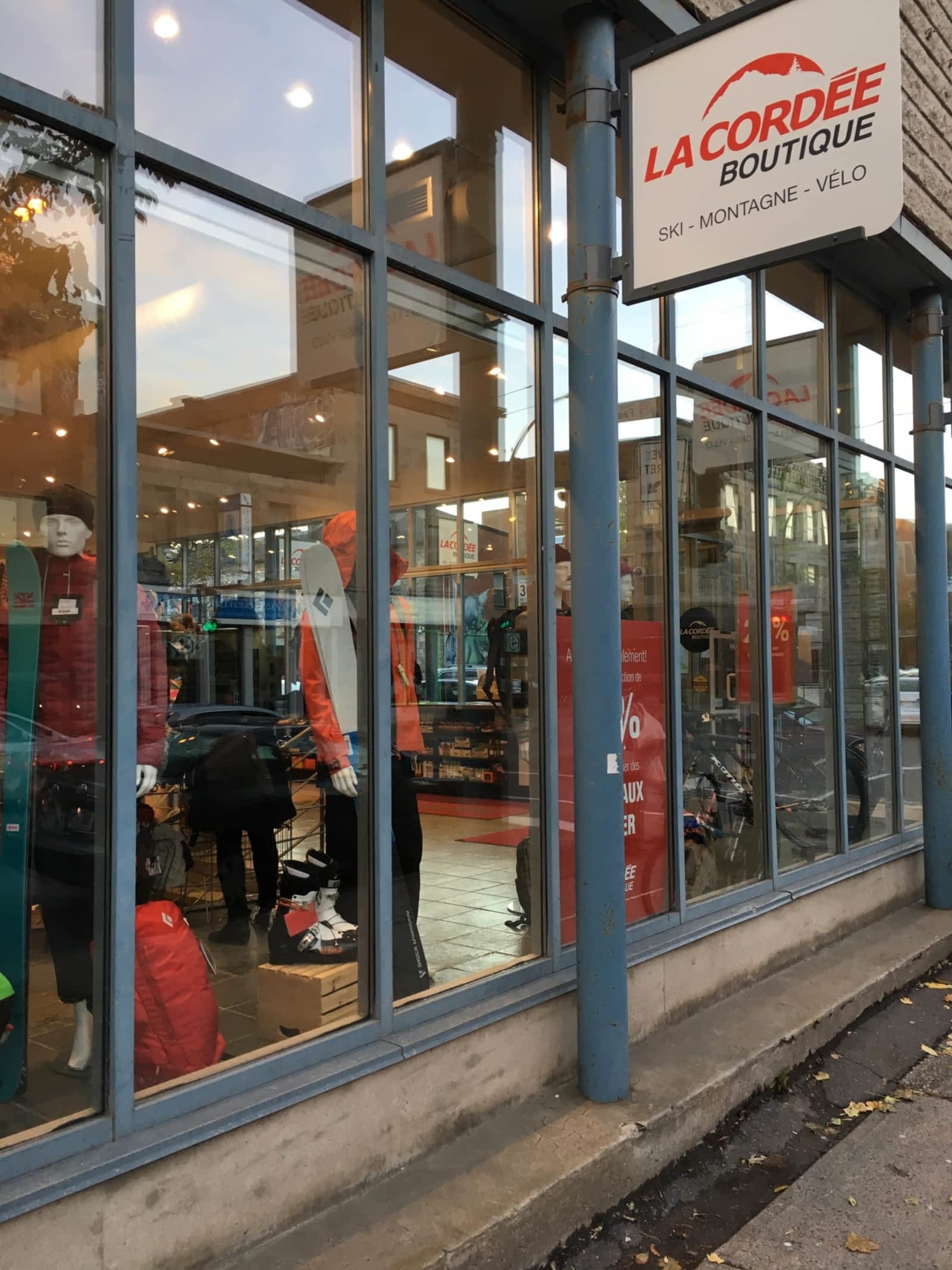 Cordée Plein Air La - Horaire d'ouverture - 5190, boul Saint-Laurent ...