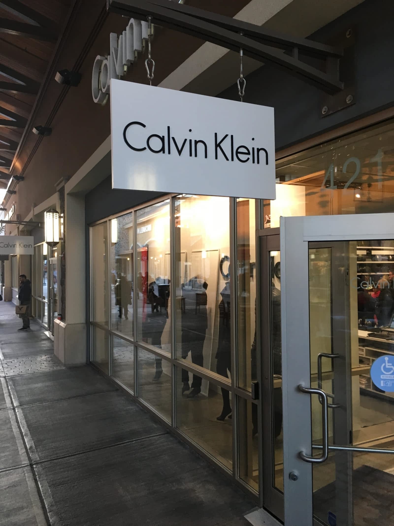 Calvin Klein Outlet - 19001 Chemin Notre-Dame, Mirabel, QC