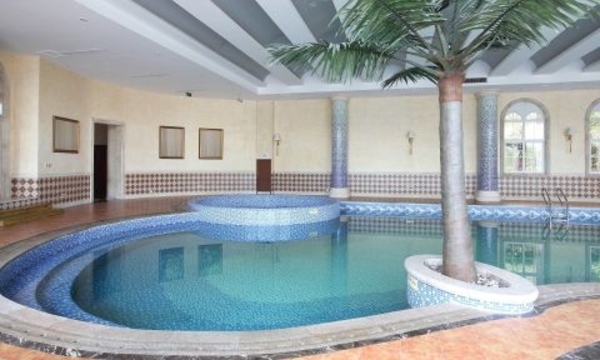 Vancouver's best hotel pools | YP Smart Lists