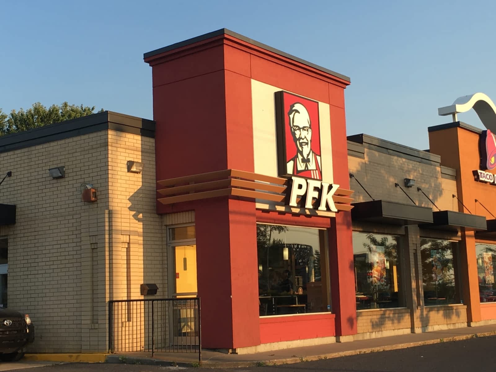 PFK - Horaire d'ouverture - 6455, boul Taschereau, Bross, QC