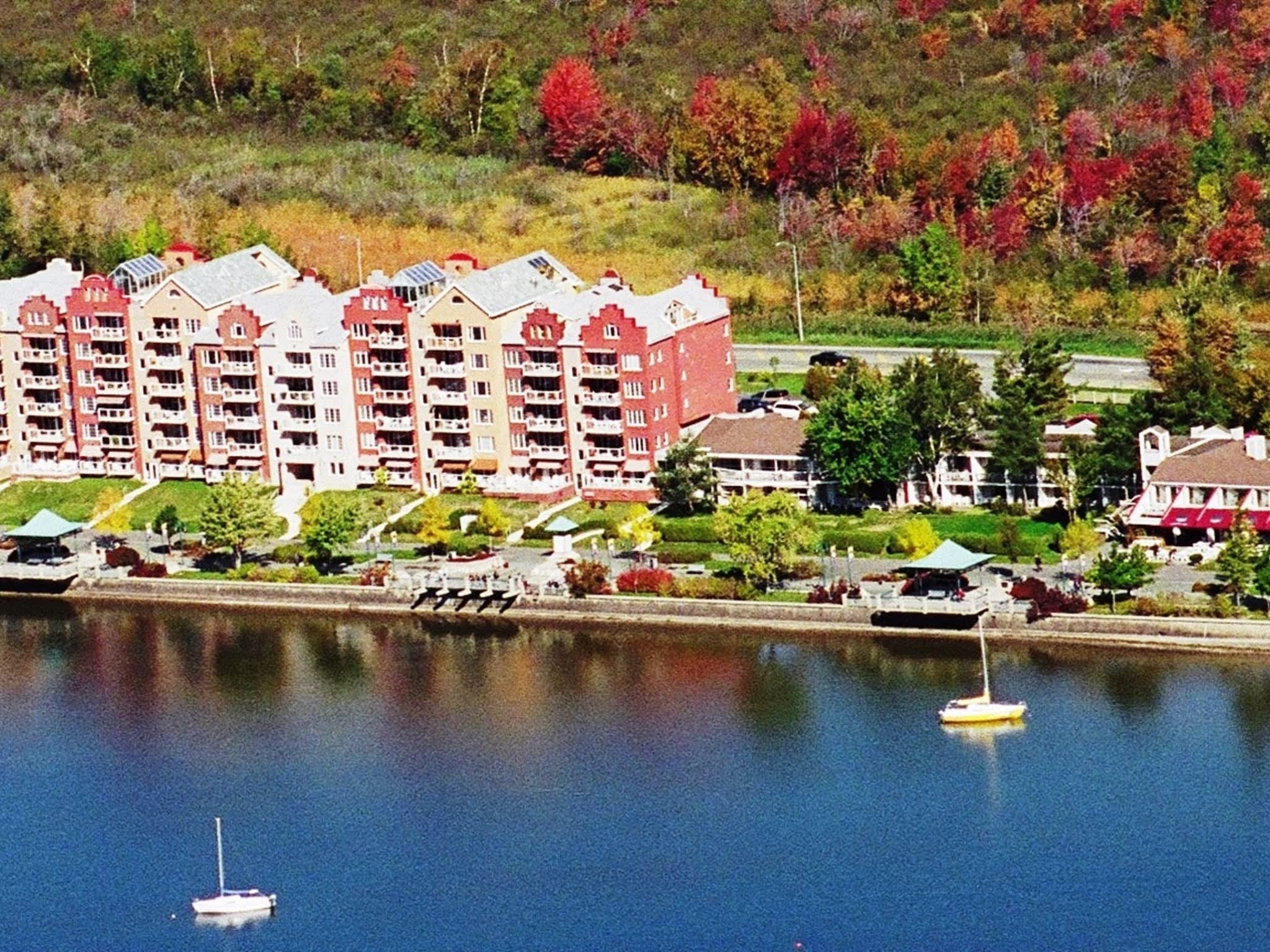 Hôtel Verso - Magog, QC - 1150 Rue Principale O | Canpages