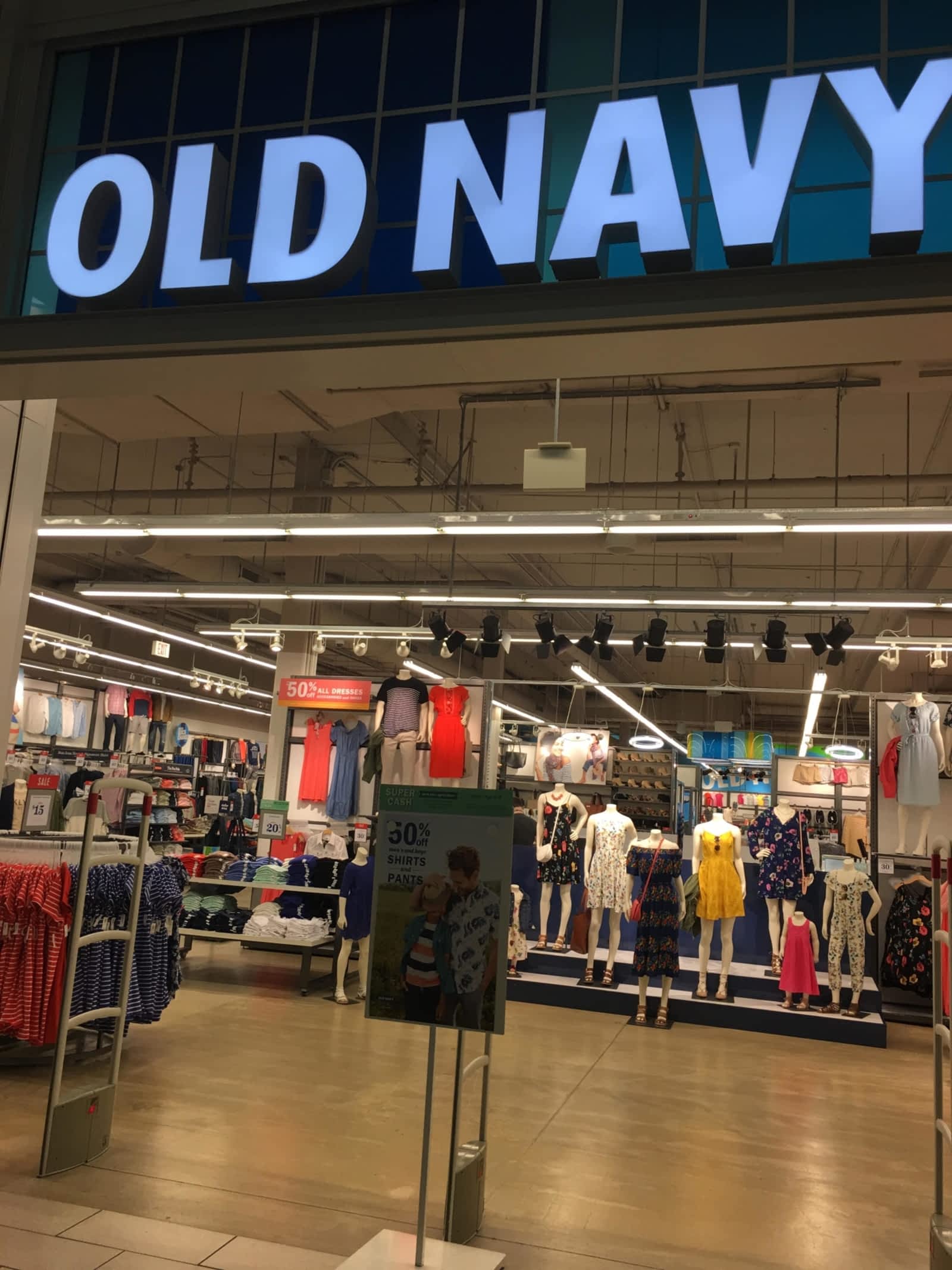Old Navy - 2810-2929 Barnet Hwy, Coquitlam, BC