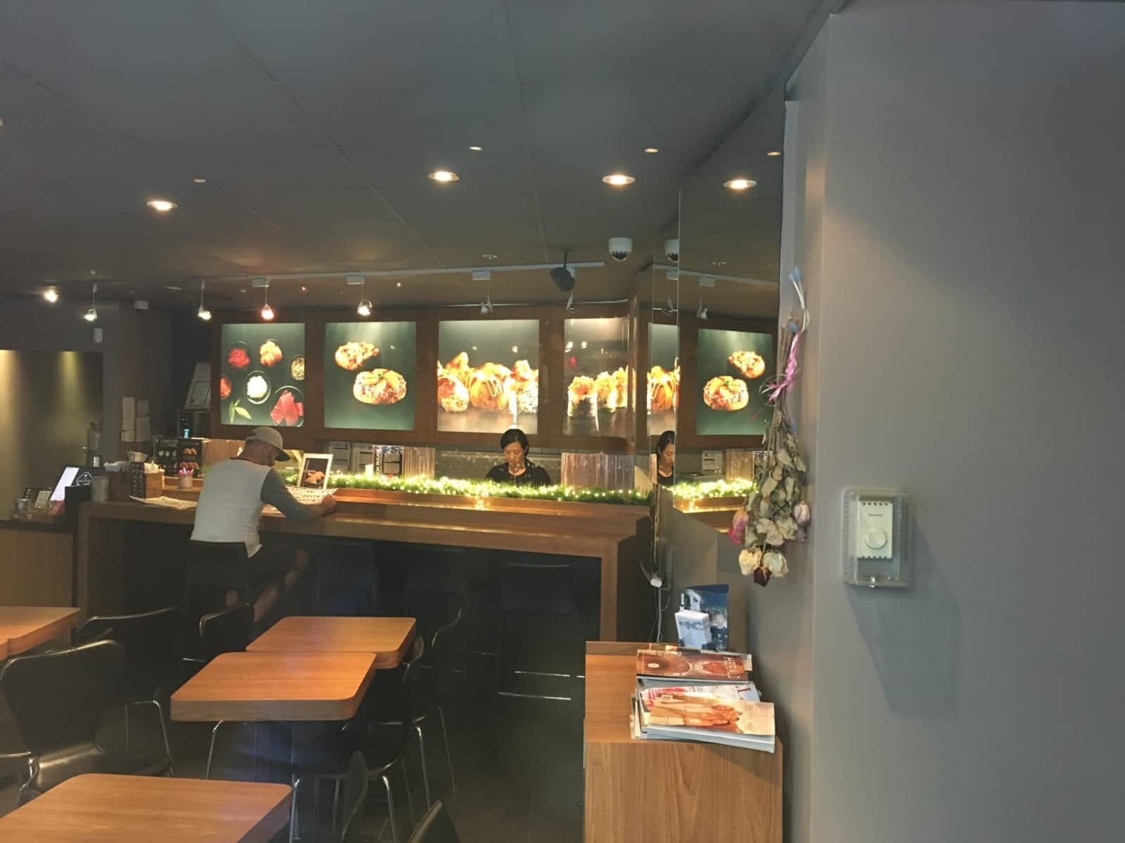 Sushi Shop - Opening Hours - 480 boul Saint Laurent, Montréal, QC