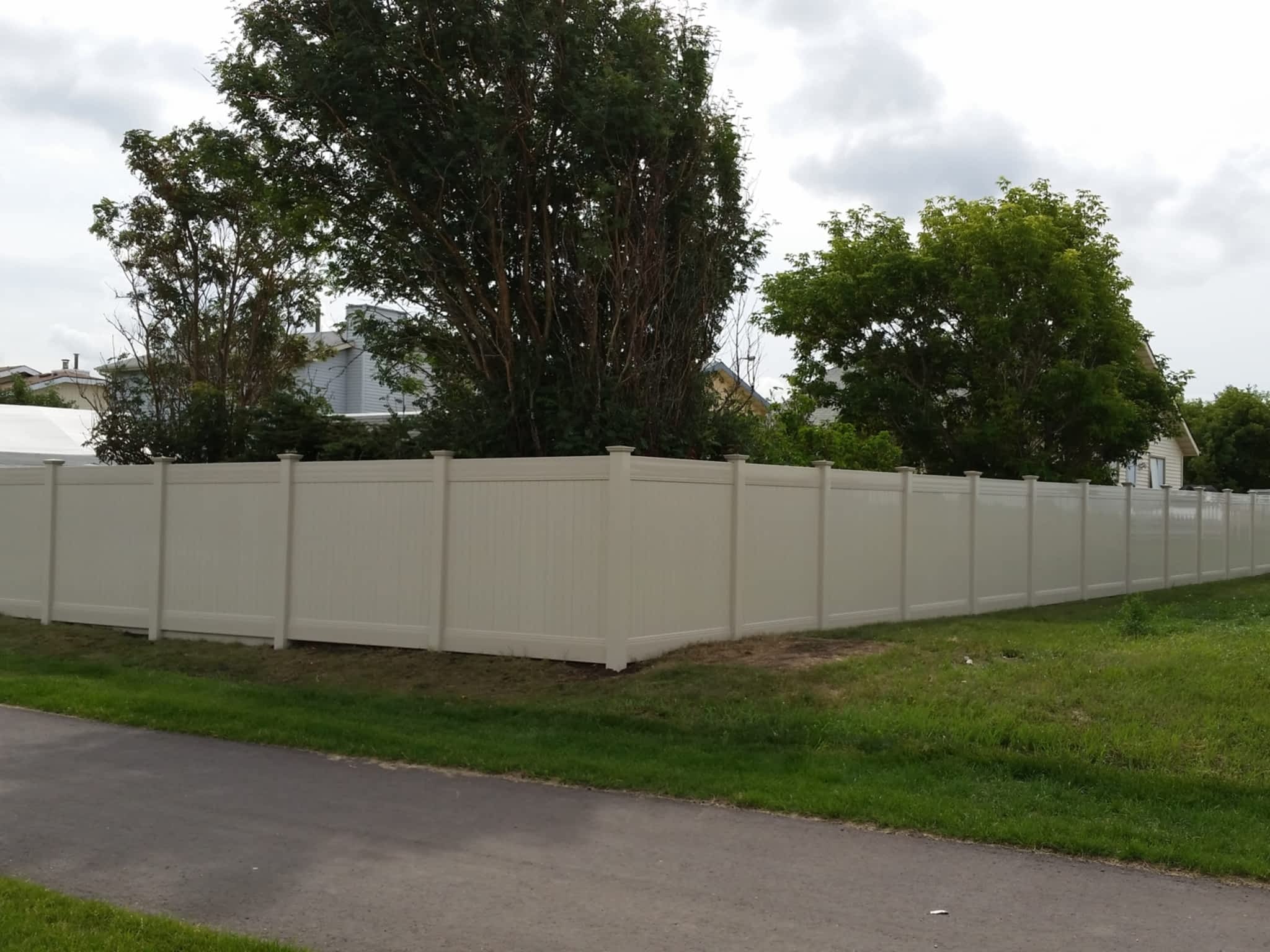 Linear Fence Inc. - Edmonton Fence Contractor - Edmonton, AB - 1411 ...