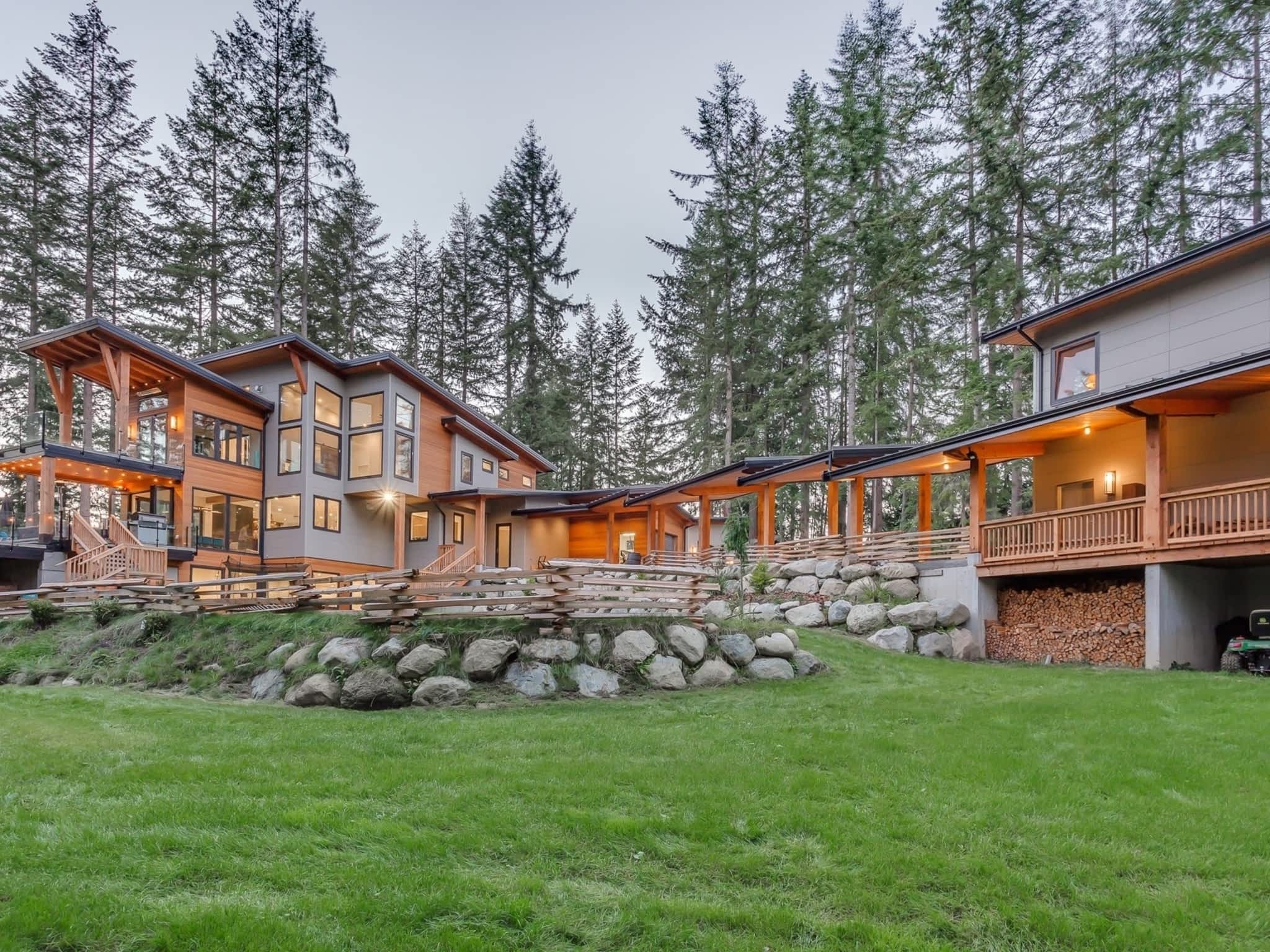 Chartwell Exteriors Ltd - Maple Ridge, BC - 18-11720 Stewart Cres ...