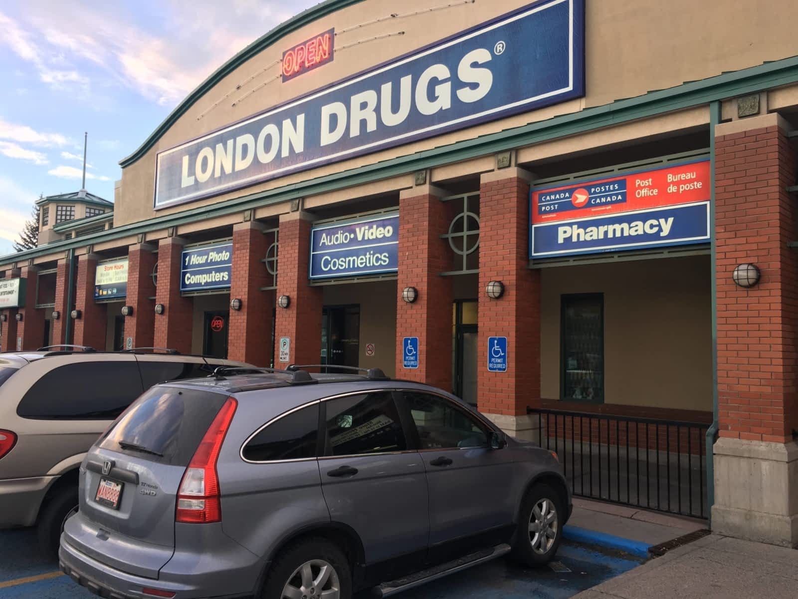 London Drugs Pharmacy - Opening Hours - 400-8120 Beddington Blvd NW ...