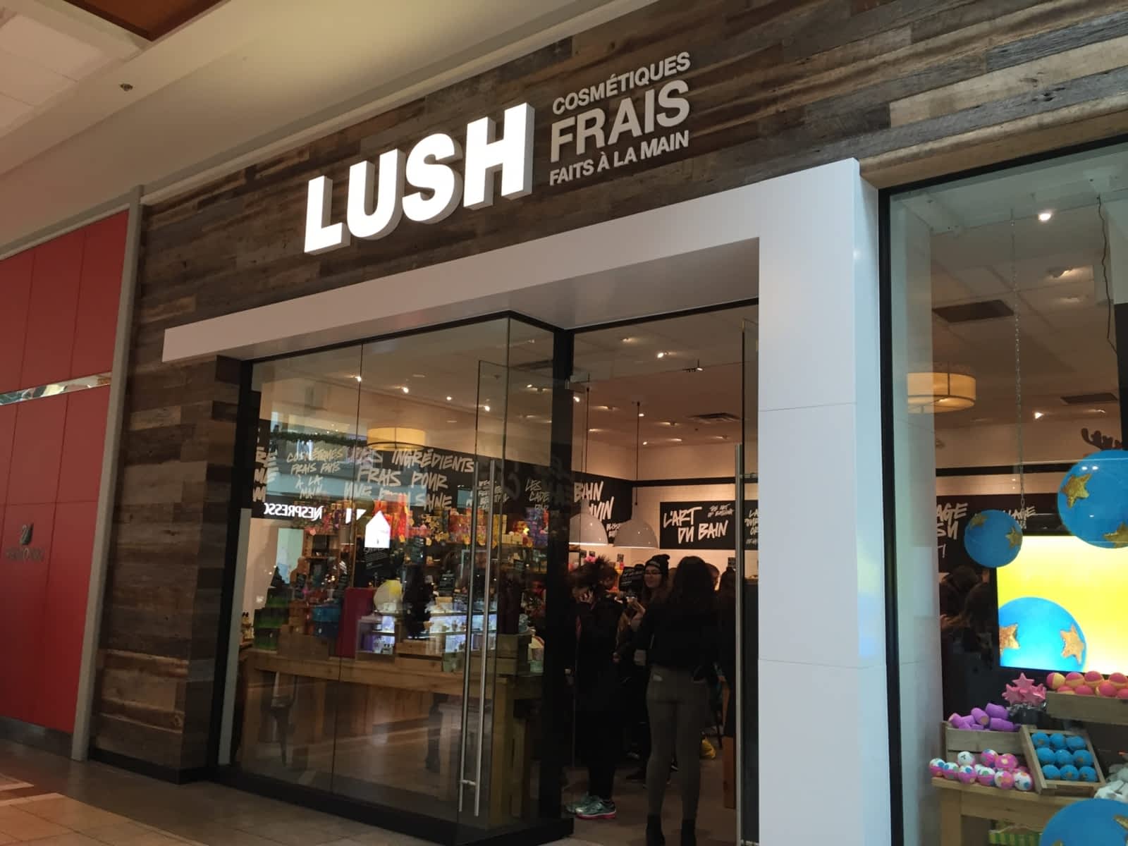 LUSH Fresh Handmade Cosmetics - Opening Hours - F6B-6801 aut ...
