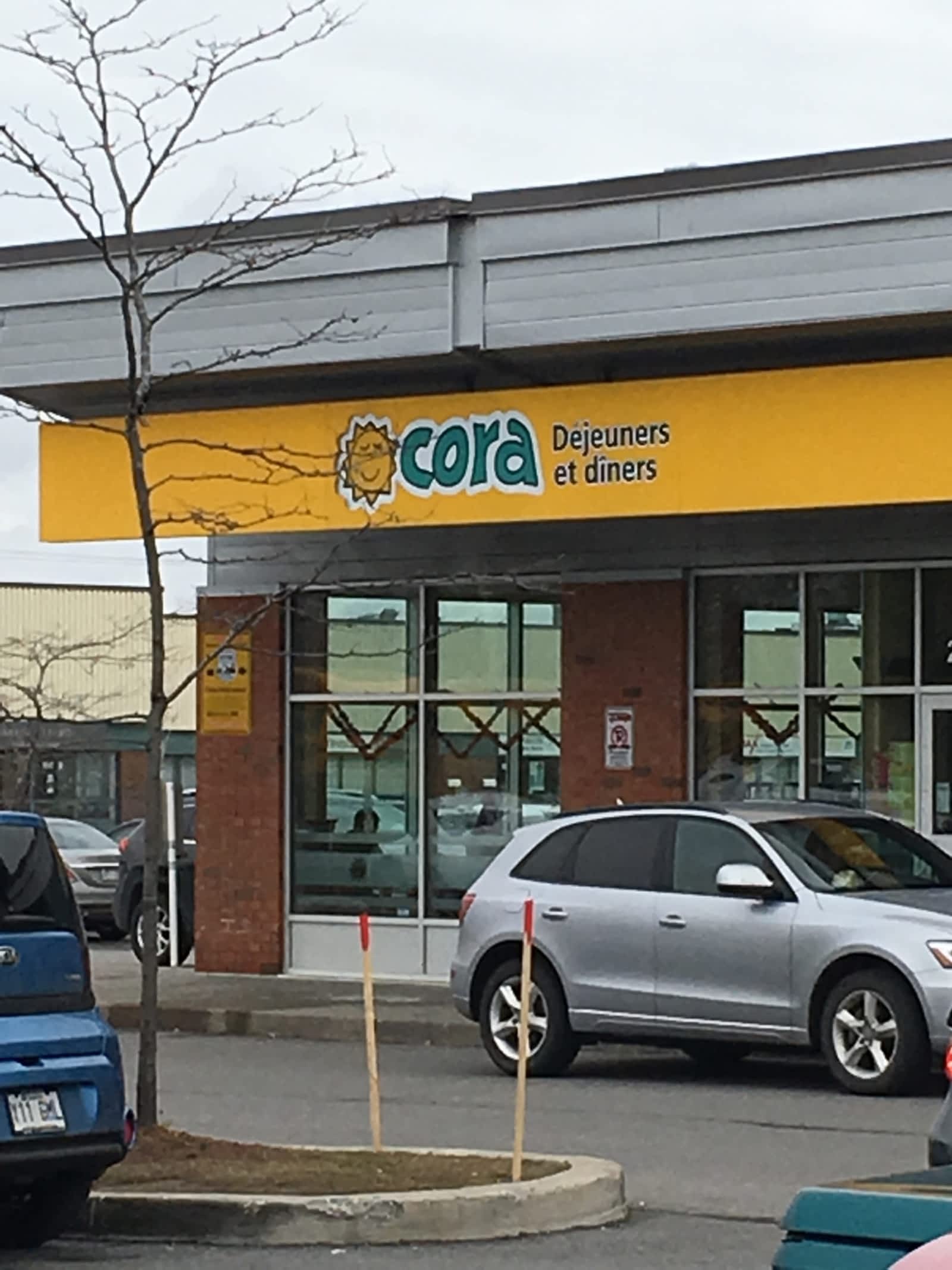 Chez Cora - 2995, boul Saint-Charles, Kirkland, QC
